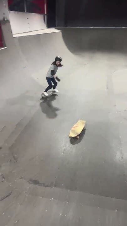 Skateboarding Experience 滑板新手第一次下碗池，从碗底开始溜 Bowl Pool Landsurfboard Youtube
