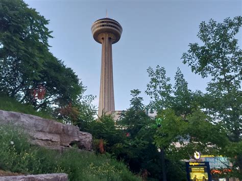 Sky Lo On Tower R Niagarafalls