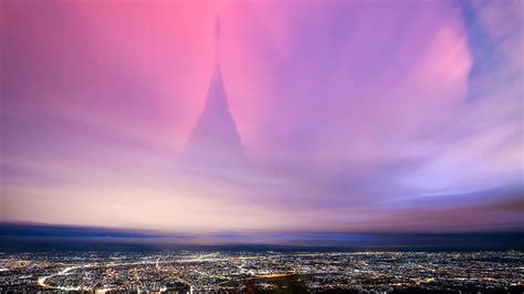 หาดูยาก ภาพเงา พระธาตุดอยสุเทพ ลอยเด่นบนท้องฟ้า กลางเมืองเชียงใหม่