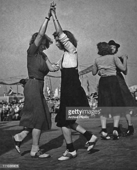Two Pairs Of Female Jitterbug Dancers At The Worlds Fair New York News Photo Getty Images