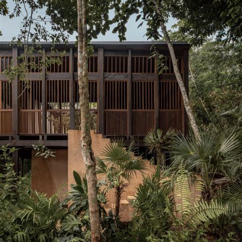 Artistree Raises A Telescopic Treehouse In California