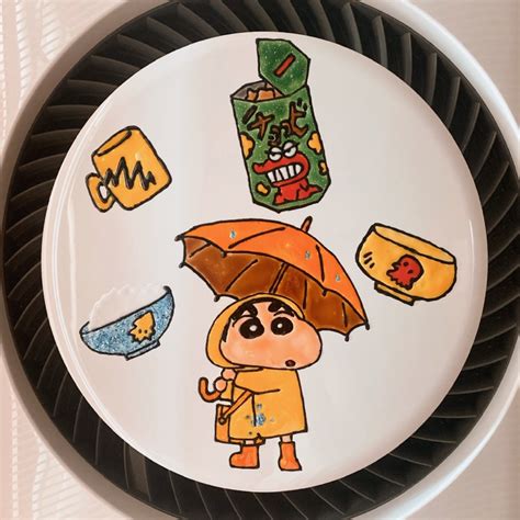 어렸을 때 글라스데코를 재밌게 했던 기억이 나서 작년에 다이소 글라스데코 사와 짱구스티커 를 만들어 봤었어요ㅋㅋ 여전히 저희 집 에어컨과 냉장고에 붙어있답니다😆 냉장고의