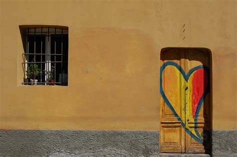 무료 이미지 목재 창문 유리 색깔 노랑 자료 그림 디자인 벽화 모양 현대 미술 3008x2000 139286 무료 이미지 Pxhere