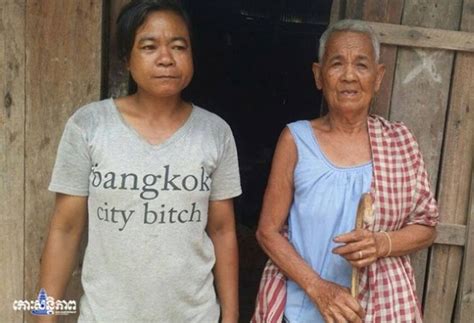 គួរ ឲ្យ សង្វេគ ណាស់ ជីវិត ម្ដាយ ពិការ ភ្នែក រស់នៅ ជាមួយ កូនស្រី គ Khmerload