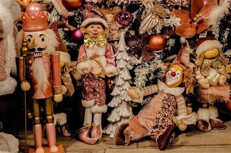 5 საახალწლო გმირი რომლებსაც სახლში ახალი წელი მოჰყავთ მშობლები