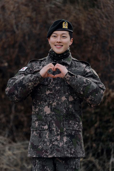 Jang Ki Yong Discharged From The Military Revealed To Have Renewed Contract With Yg Soompi