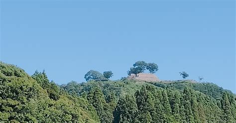 尼子の里のフォト俳句塾 三の丸見えてくっきり夏至の山 塾長