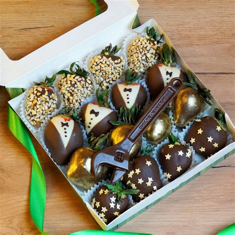 БУКЕТЫ из ЯГОДЫ КЛУБНИКА в ШОКОЛАДЕ Когда хочется попробовать всё 😅 Набор с клубникой в