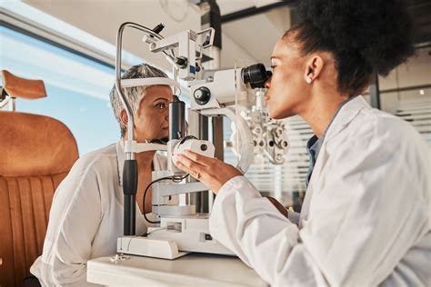 Whats The Difference Between An Ophthalmologist And An Optometrist
