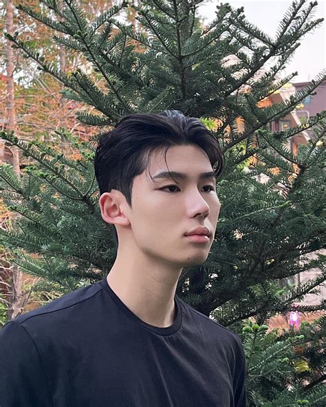 희 경 2022 여름 남자머리 슬릭백 올백 머리를 모두 뒤로 넘긴 슬릭백 스타일입니다 섬세한