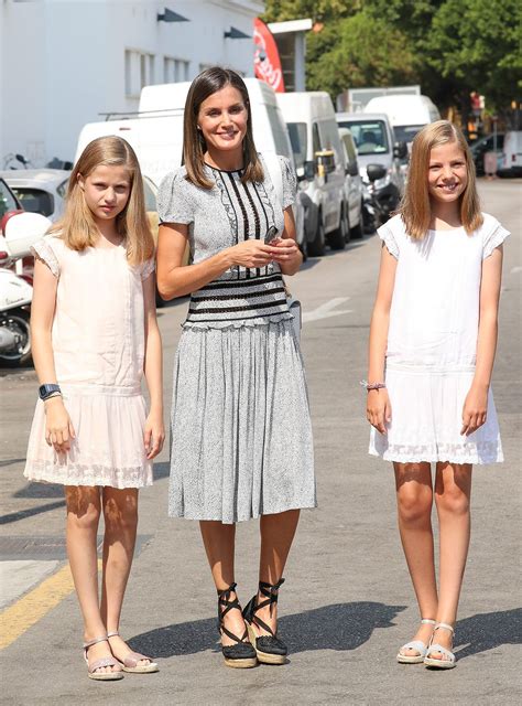 Letizia Y Sus Hijas Van A Las Regatas Para Ver A Felipe Reina Letizia