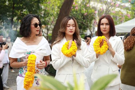 บันเทิง ‘กบ ปภัสราจูงมือ‘น้องเหนือ ดิสรยา นำทีมนักแสดงandทีมงานบวงสรวง‘หงส์ในกรงกาช่อง 7hd