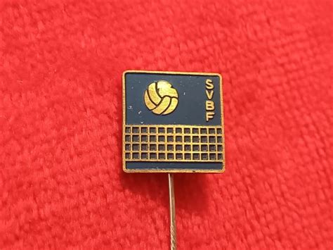 Insigna Sport Volei Federatia De Volei Din Suedia Okazii Ro