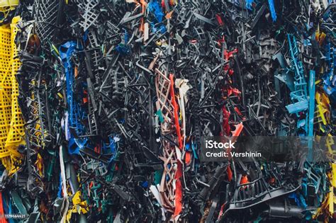 현대 폐기물 유해 처리 공장에서 플라스틱 압착 베일 별도의 가비지 수집 추가 처리를 위해 폐기물의 재활용 및 보관 폐기물의 선별 및 처리를 위한 비즈니스 0명에 대한 스톡