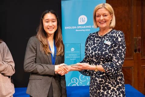 Duuren Life Олон улсын уран илтгэлийн тэмцээнд монгол охин түрүүлж НҮБ ын индэр дээрээс үг