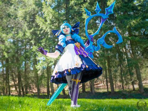 Gwen Cosplay League Of Legends By Tamaigaru Cosplay On Deviantart
