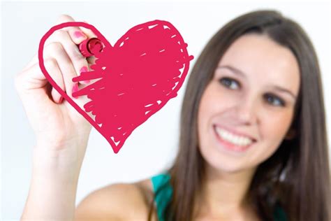 نشانه ها و علائم علاقه دختر به پسر وینگمن فارسی