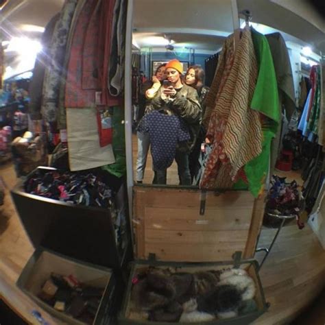 მილიონერ უგულავას ცოლი ნინი ნებიერიძე მეორადებში იმოსება