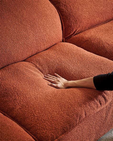 소파의 한계 그 위에 에싸소파 ⠀⠀⠀ 공간을 채우는 여유 꿈 같은 휴식 한 걸음 물러서 내 공간을 바라볼 때 어떤 소파가 당신의 일상을 감싸고 있나요 루즈핏