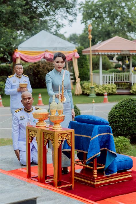 โปรดเกล้าฯ ท่านผู้หญิงอรอนงค์ ผู้แทนพระองค์ ในพิธีวางศิลาฤกษ์ หอประชุมคณะสงฆ์
