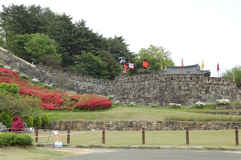 열아홉 고을의 백성이 쌓은 고창읍성