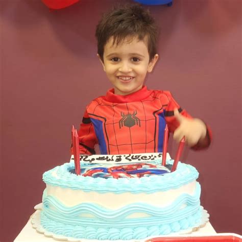 پسر دوست داشتنیم تا می توانی برایم بخند که لبخند تو در این روزهای سخت