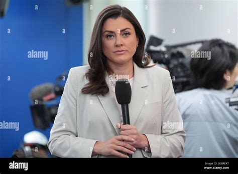 Cnn Reporter Kristen Holmes Does A Stand Up Report Before White House