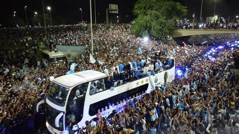 Las Fotos De La Llegada De La Selección A Ezeiza Y De La Histórica
