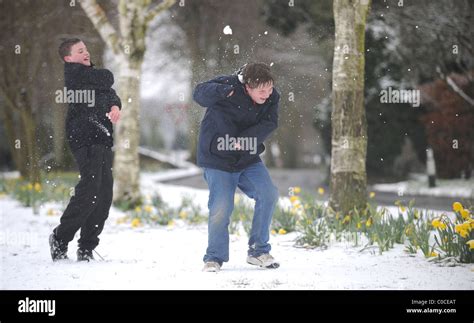 Britains First White Easter In Ten Years Oxted England 230308
