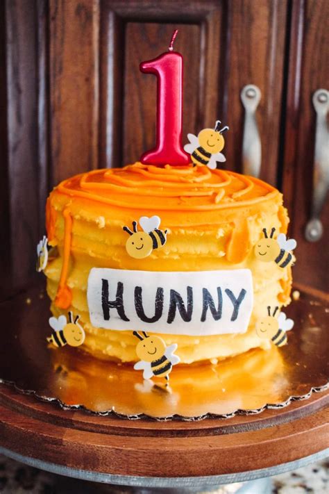 Winnie The Pooh Hunny Pot Smash Cake