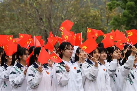 师生共绘百米长卷！学党史，他们这样做！ 搜狐大视野 搜狐新闻