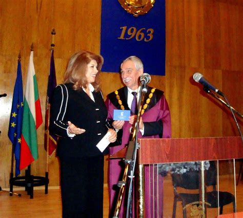 Връчиха Академичната награда на ВТУ в размер на 5000 евро Вестник Борба областен