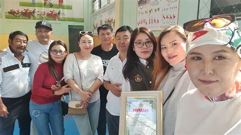 Эрдэнэбилэг Бид Жигүүр цогоцолбор сургуулийн Төгсөгчид гэдгээрээ бахархдаг Захирал багш