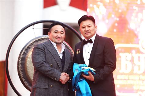 Булган аймгийн Хөгжимт жүжгийн театр найруулагч Н Наранбаатарын нэрэмжит боллоо