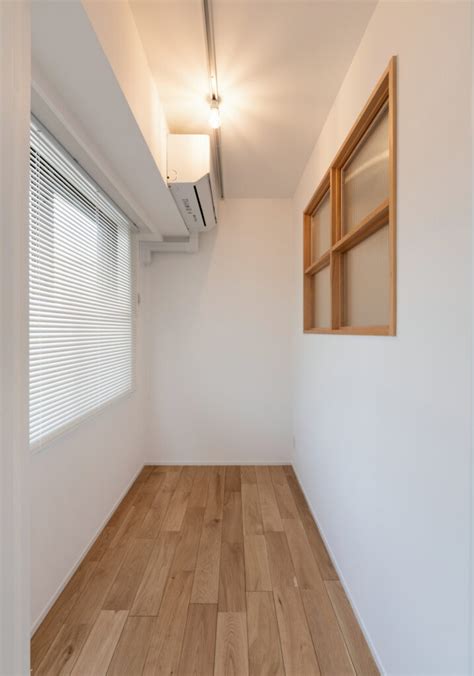 露出された天井と配管がおしゃれな空間 KOMOREBI Renovation