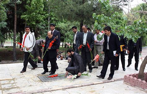 ایسنا مراسم زيارت عاشورا و غبارروبی گلزار شهدا با حضور جامعه كارگران
