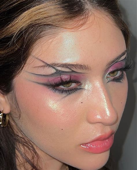 Graphic Eye Makeup Makeup Looks Ethereal Makeup Futuristic Makeup