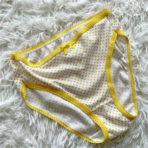すずか27歳 爆乳昼顔妻の勝負下着 タンス整理品 ショーツ パンティー 下着 セクシー ジャンク 訳あり シミ 毛玉 ヨレ 白地に黄色の水玉