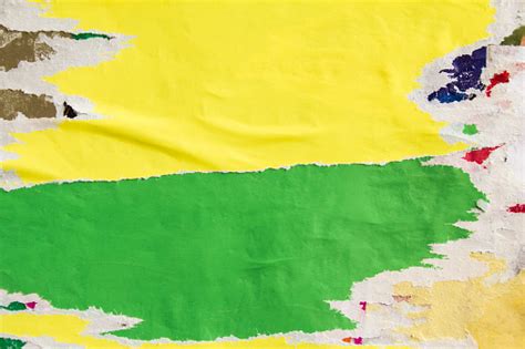 녹색과 노란색 찢어진 오래된 찢어진 종이 포스터 질감 배경도시 간판에 구겨진 플래카드 문자 메시지의 공간을 복사합니다 0명에 대한 스톡 사진 및 기타 이미지 Istock