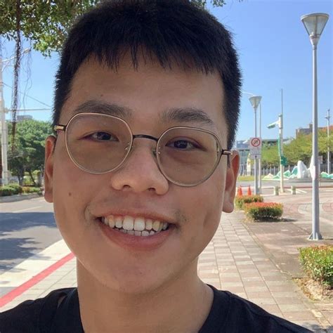 謝文淵 Wenyuan0817 On Threads