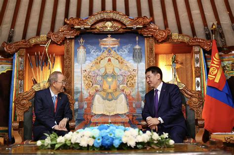 Ерөнхийлөгч У Хүрэлсүх НҮБ ын 8 дахь Ерөнхий нарийн бичгийн дарга Бан Ги Мүн ийг хүлээн авч