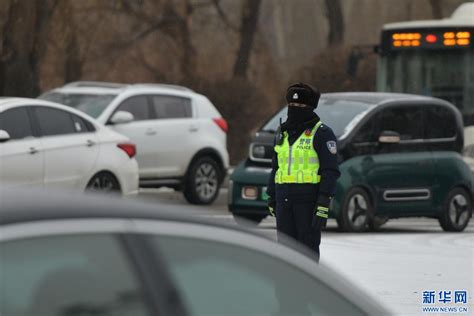 聚焦大雪中的勞動者 新華網內蒙古頻道
