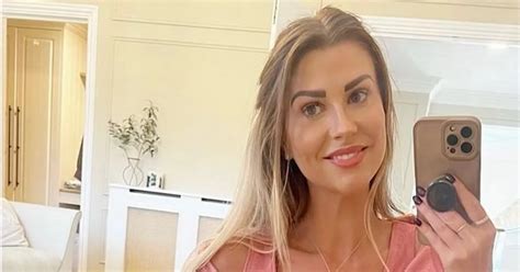 Mrs Hinch Shows Off Perfect Christmas Doorscape At Home But Divides