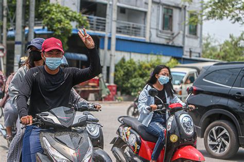 Dvb အကြမ်းဖက်စစ်ကောင်စီအား မန္တလေး တက္ကသိုလ်ကျောင်းသားများသမဂ္ဂ ဆန္ဒပြ