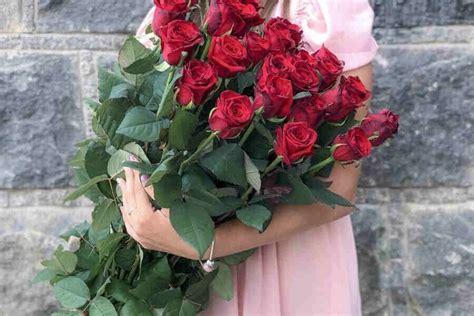 Привітання з Днем народження жінці в прозі та своїми словами Допис