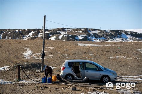 ФoТО Цахилгаан худагтай болж ховоо татахгүй гар амар малаа усалдаг