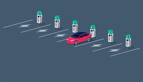 많은 충전 노점이있는 충전기 스테이션에서 전기 자동차 주차 및 충전 전기 자동차 대체 연료 자동차에 대한 스톡 벡터 아트 및