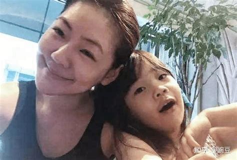 小s被曝偷腥舞蹈老师后，两个女儿社媒评论区沦陷，被讽刺真可怜 知乎