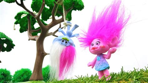 Игрушечные Супер Истории Мультик из игрушек Тролли Розочка и Алмазик ищут Цветана Youtube