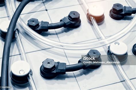 전기 자동차 리튬 배터리 팩의 선택적 초점 및 배경에 셀 사이의 내부 배선 연결 0명에 대한 스톡 사진 및 기타 이미지 0명 공학 금속 Istock